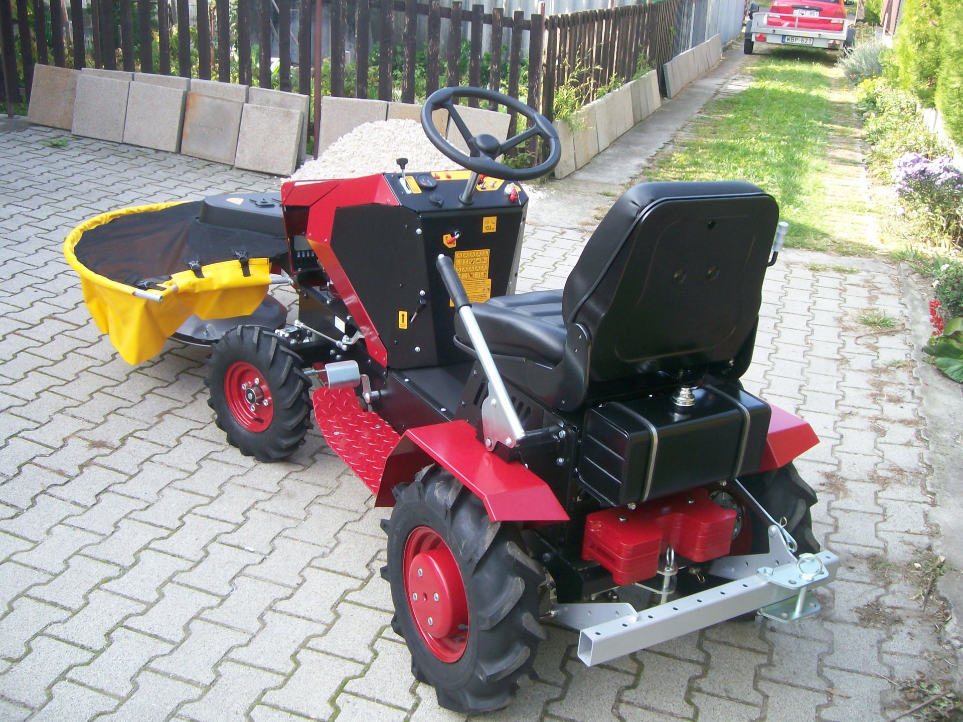 Eladó DAKR 16 LE-s Briggs motoros, Panter FD-5 fűkaszáló traktor, cseh ...