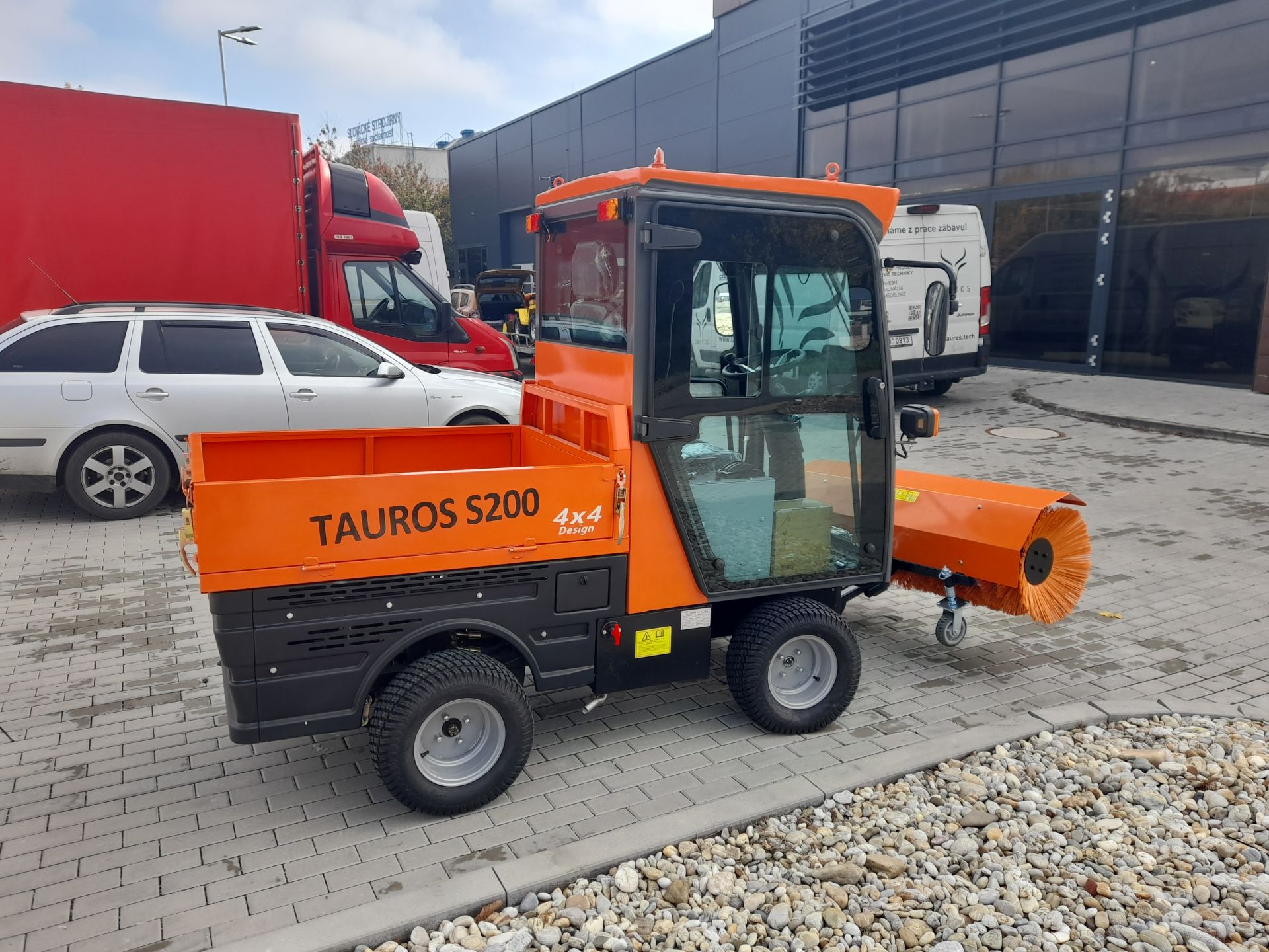 Eladó Taurus Tauros S200 kommunális kisgép – hatékony megoldás a téli ...