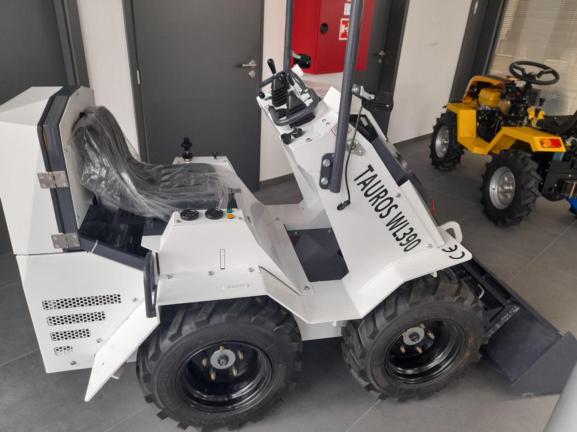 Eladó Taurus Tauros WL390b kerekes minirakodó Traktor | AGROTEK.HU