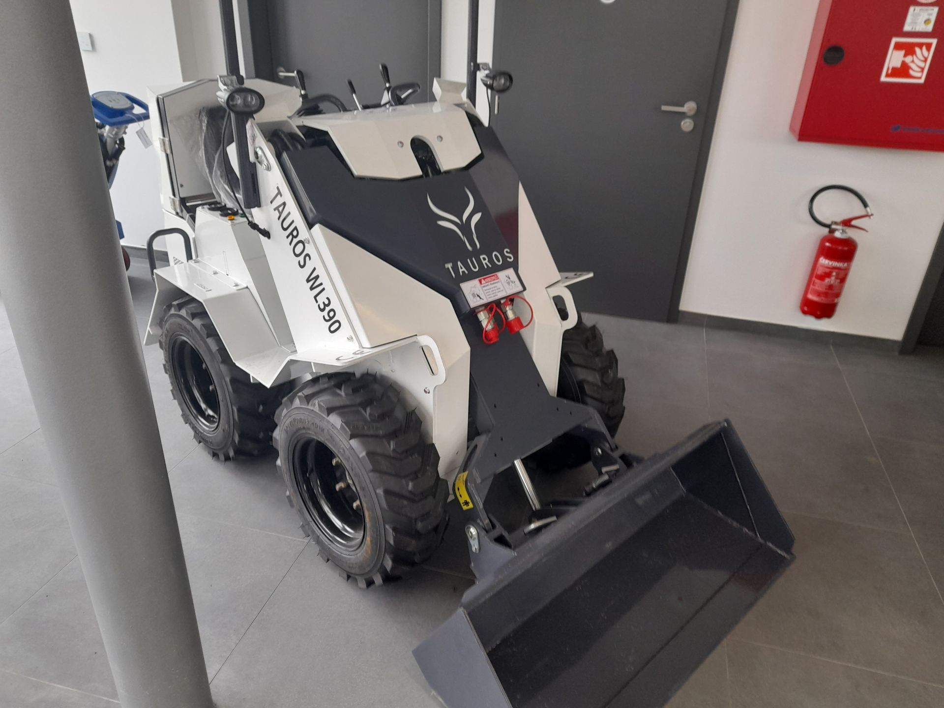 Eladó Taurus Tauros WL390b kerekes minirakodó Traktor | AGROTEK.HU